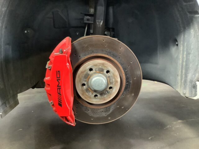 【メルセデス・ベンツ｜W118｜CLA45】前後ブレーキパッドの交換（神奈川県川崎市） - 自動車整備専門 東京・町田ガレージェント